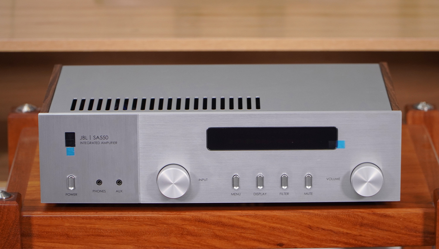 Amply JBL SA550 Classic mạnh mẽ, hiện đại, nghe hay